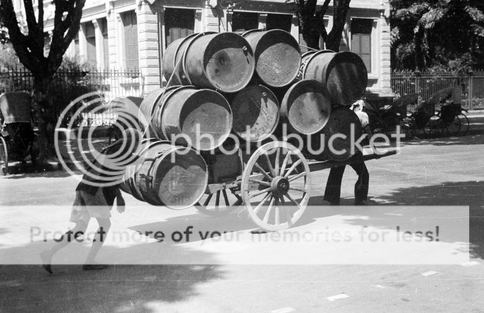 Hà Nội 1940 qua 50 bức ảnh tuyệt đẹp của Harrison Forman – CVD